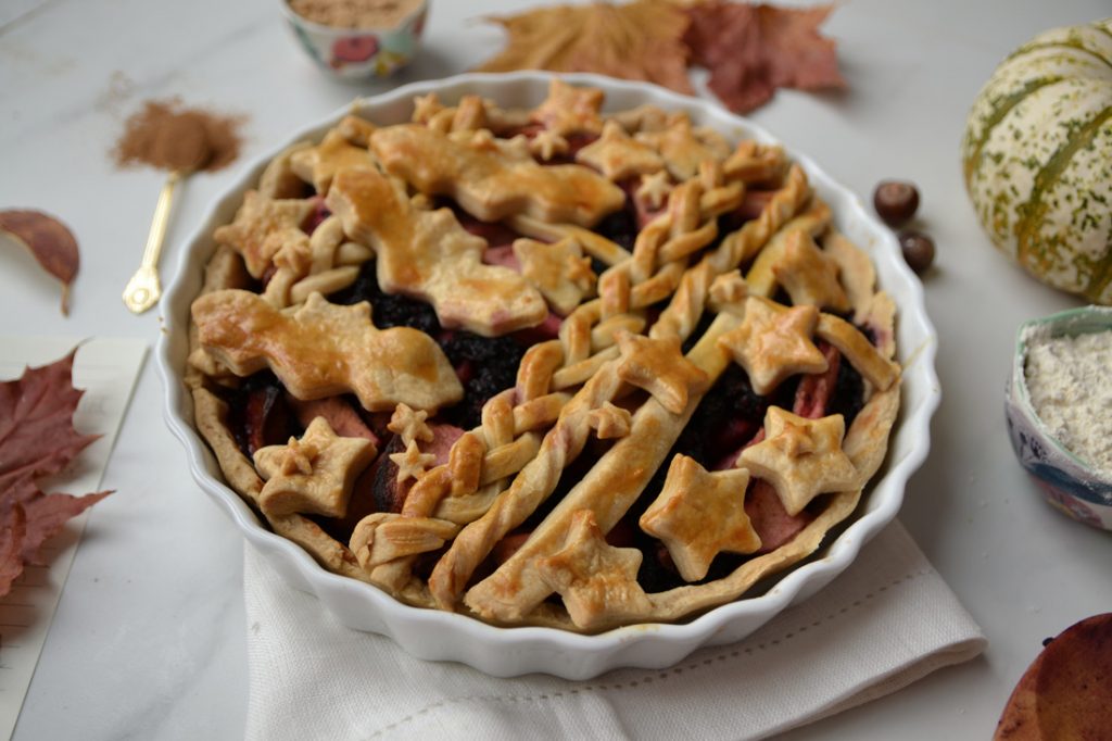 Apple and Bramble Pie • Hollie Berries
