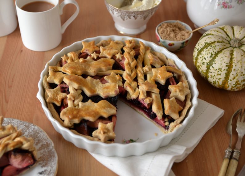 Apple and Bramble Pie • Hollie Berries