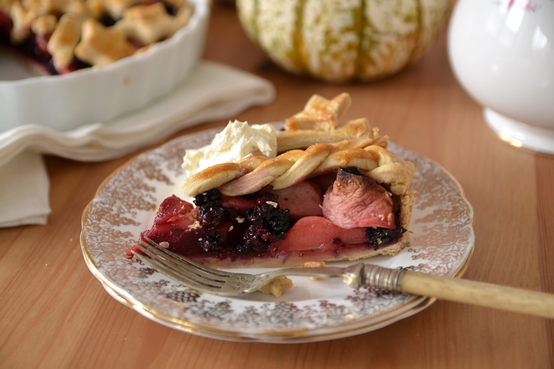 Apple and Bramble Pie • Hollie Berries