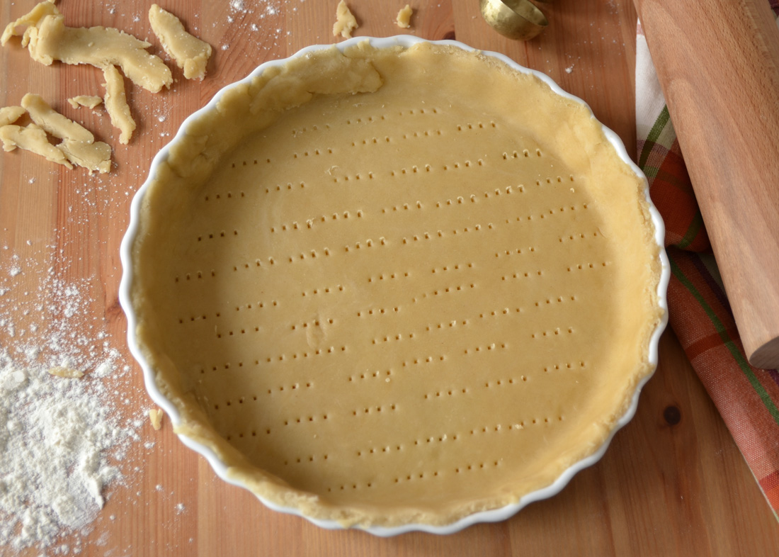 Apple and Bramble Pie • Hollie Berries